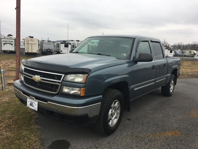 2006 Chevrolet Silverado 1500 LS2 Crew Cab 4WD for sale at Mull's Auto ...